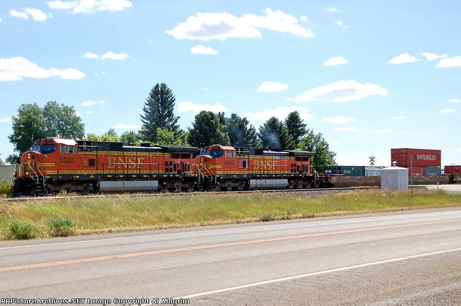 BNSF 5320 & BNSF 4642